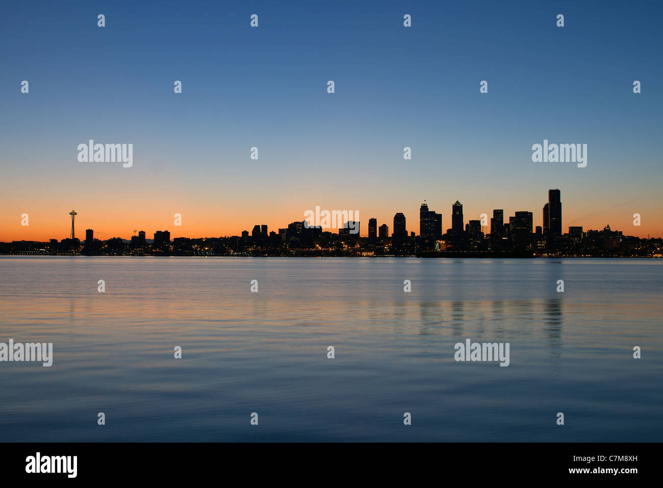 Seattle skyline silhouette -Fotos und -Bildmaterial in hoher Auflösung ...