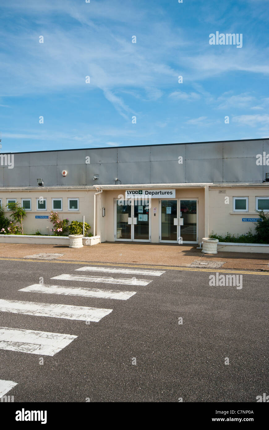 Abflug eingang am flughafen lydd -Fotos und -Bildmaterial in hoher ...