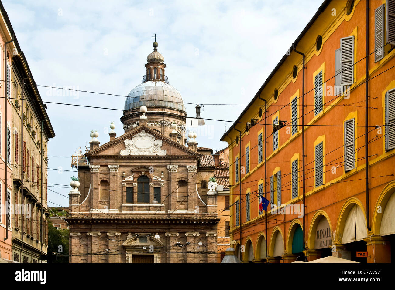 Modena cathedral church -Fotos und -Bildmaterial in hoher Auflösung – Alamy