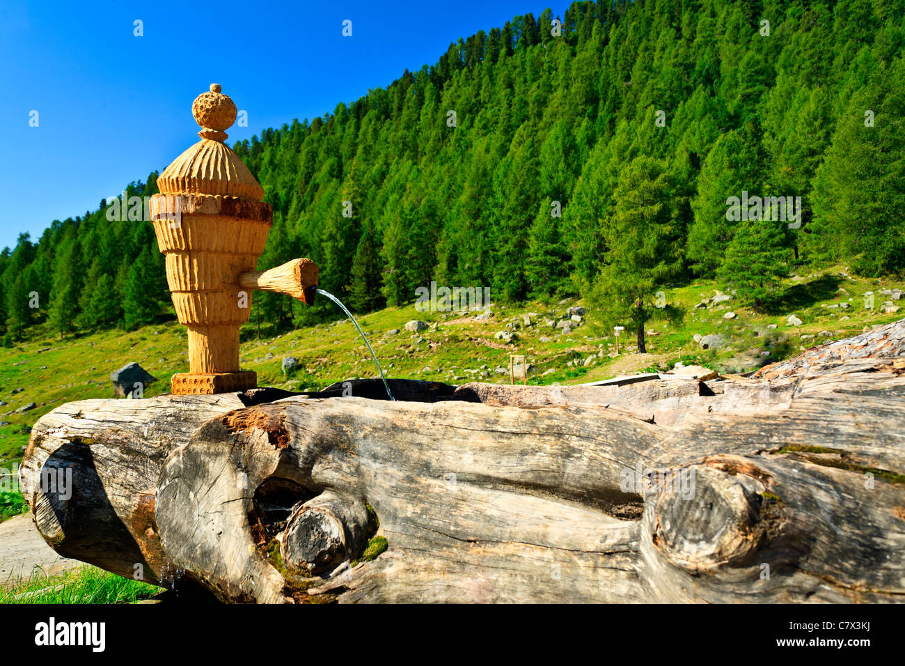 Brunnen mit wasser -Fotos und -Bildmaterial in hoher Auflösung – Alamy