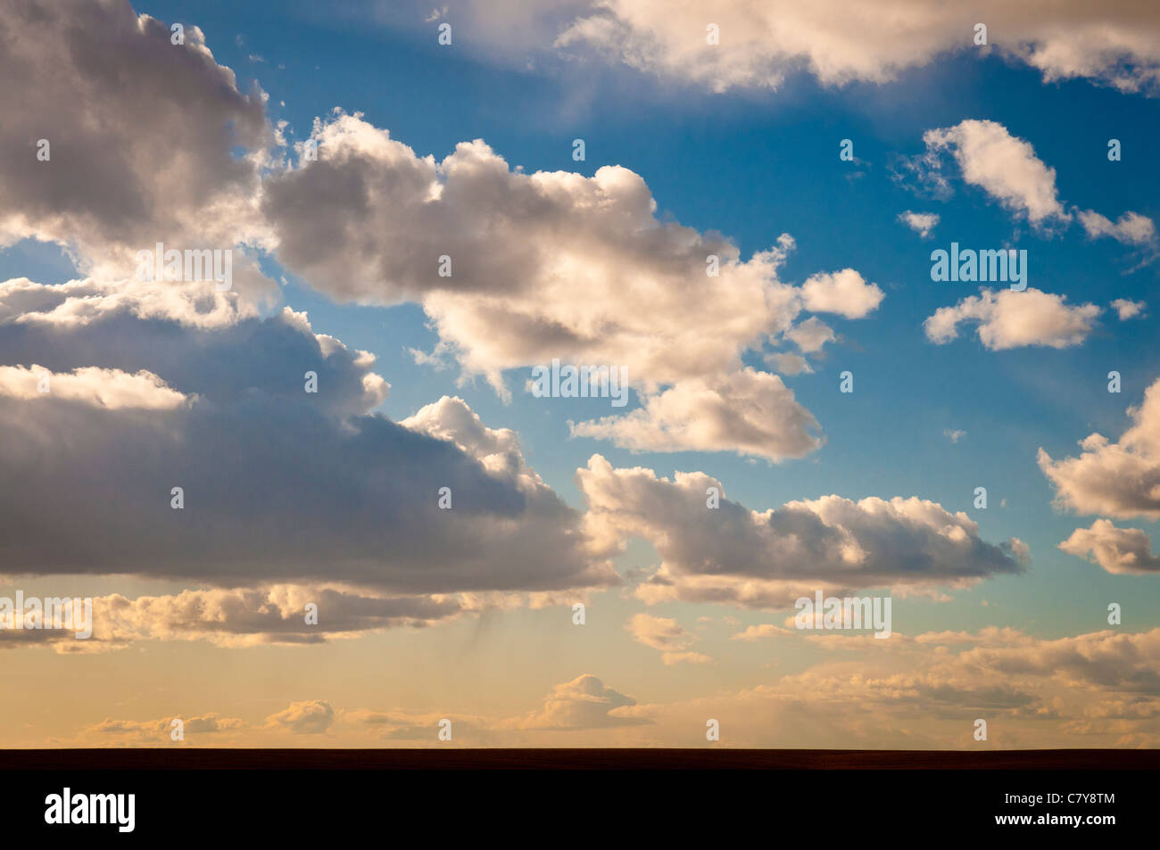 Cumulus wolken -Fotos und -Bildmaterial in hoher Auflösung – Alamy
