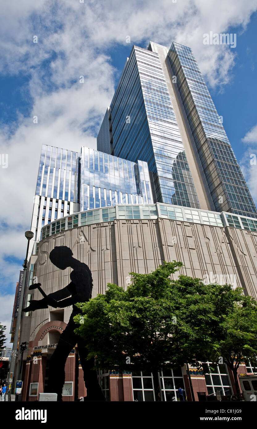 Statue of hammering man -Fotos und -Bildmaterial in hoher Auflösung – Alamy
