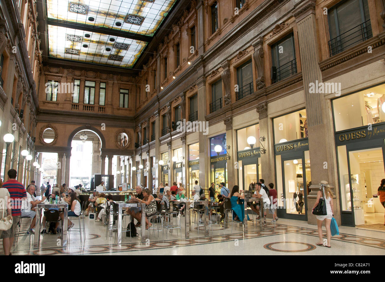 Rome shopping -Fotos und -Bildmaterial in hoher Auflösung – Alamy