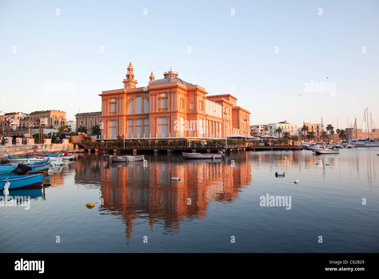 Bari hafen -Fotos und -Bildmaterial in hoher Auflösung – Alamy
