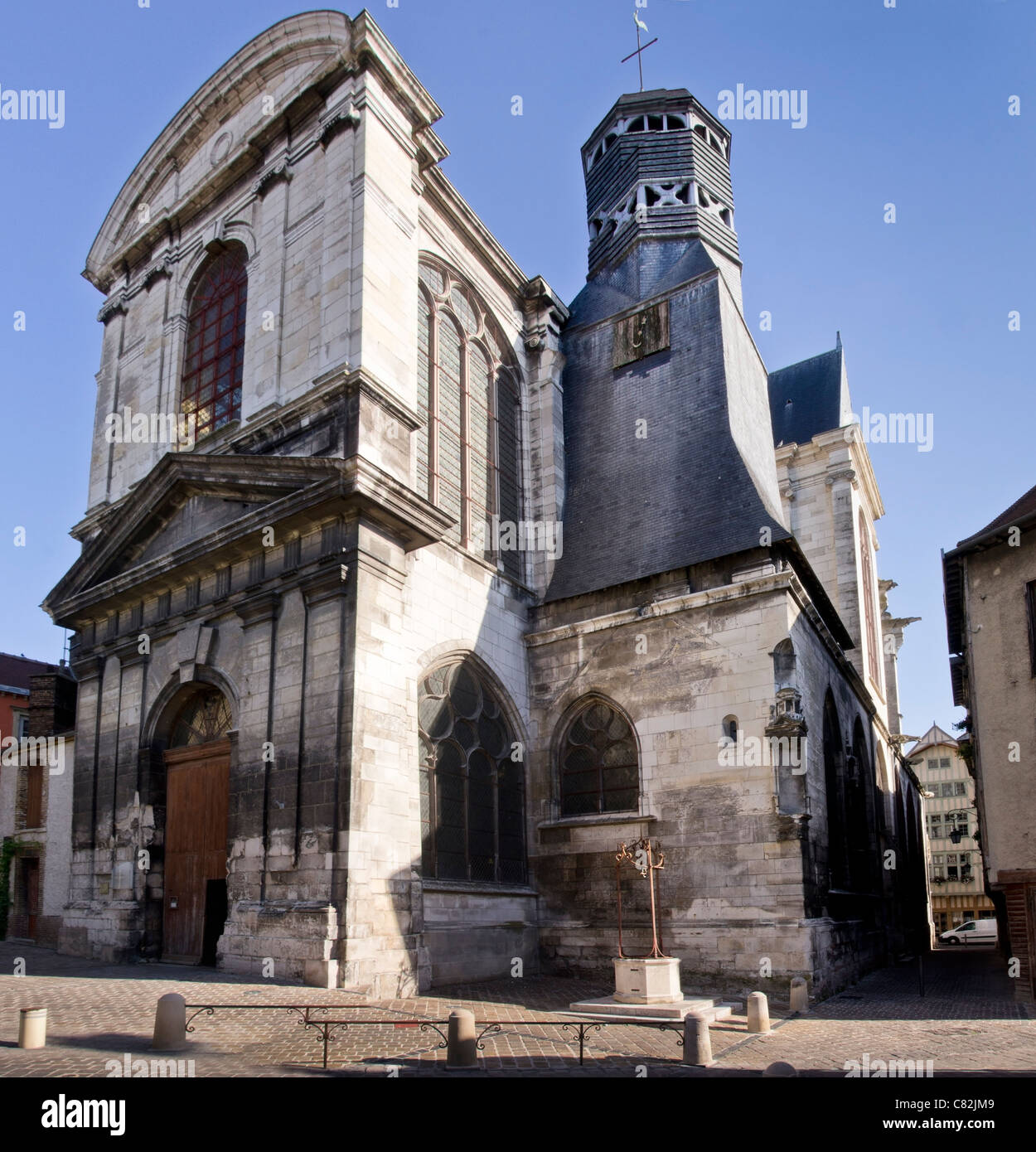 St pantaleon church -Fotos und -Bildmaterial in hoher Auflösung – Alamy