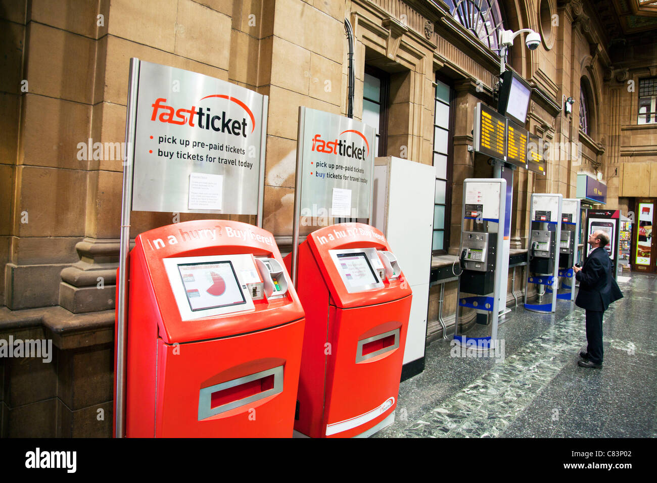 Train ticket dispenser -Fotos und -Bildmaterial in hoher Auflösung – Alamy