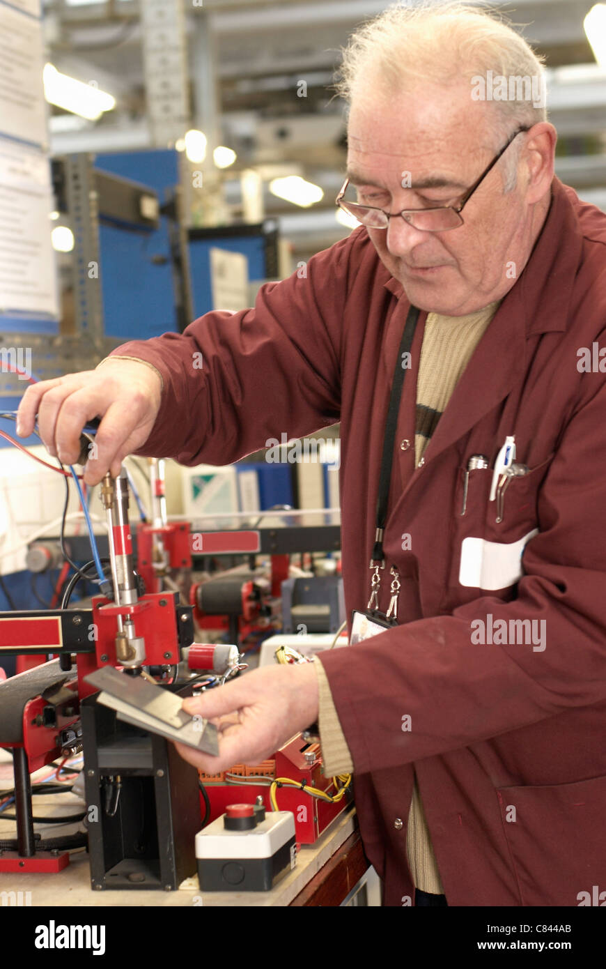 Electrical engineer -Fotos und -Bildmaterial in hoher Auflösung – Alamy