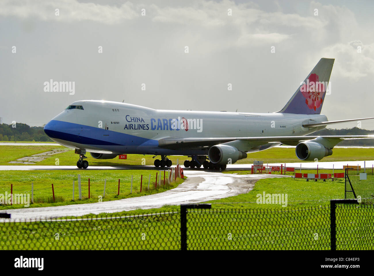 China Airlines Cargo Jumbo Boeing 747 Manchester Airport ...
