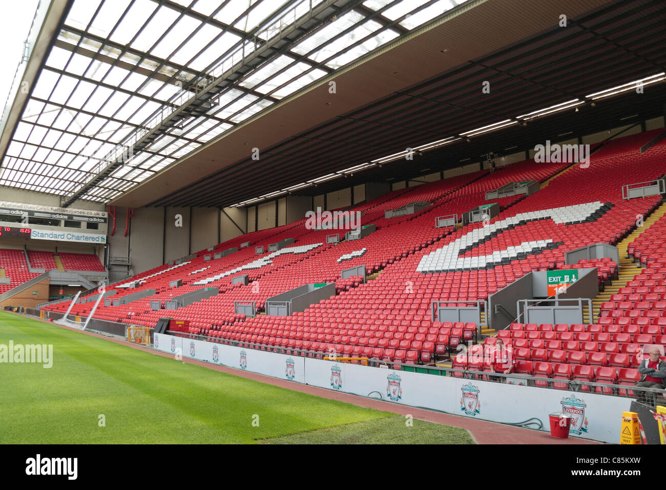 Anfield Stadion, Heimat Des Liverpool Football Club Stockfotos und ...