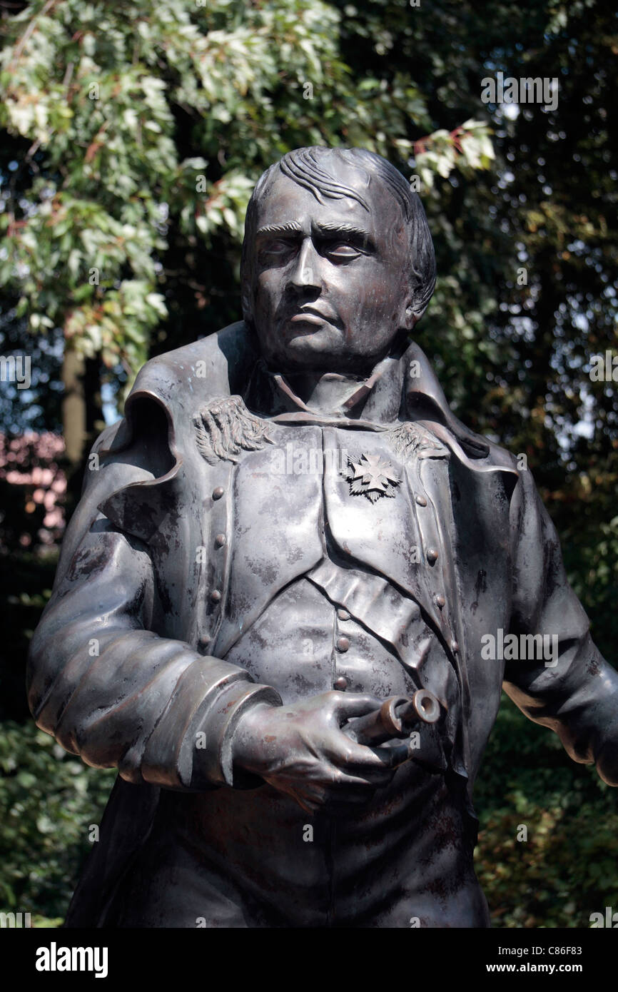 Statue von Napoleon neben "Le Caillou" Hauptquartier Napoleons während ...