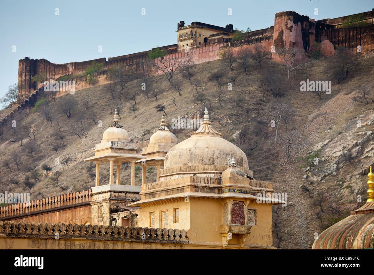 Chattri bei The Amber Fort bauten ein Rajput Fort 16. Jahrhundert in ...