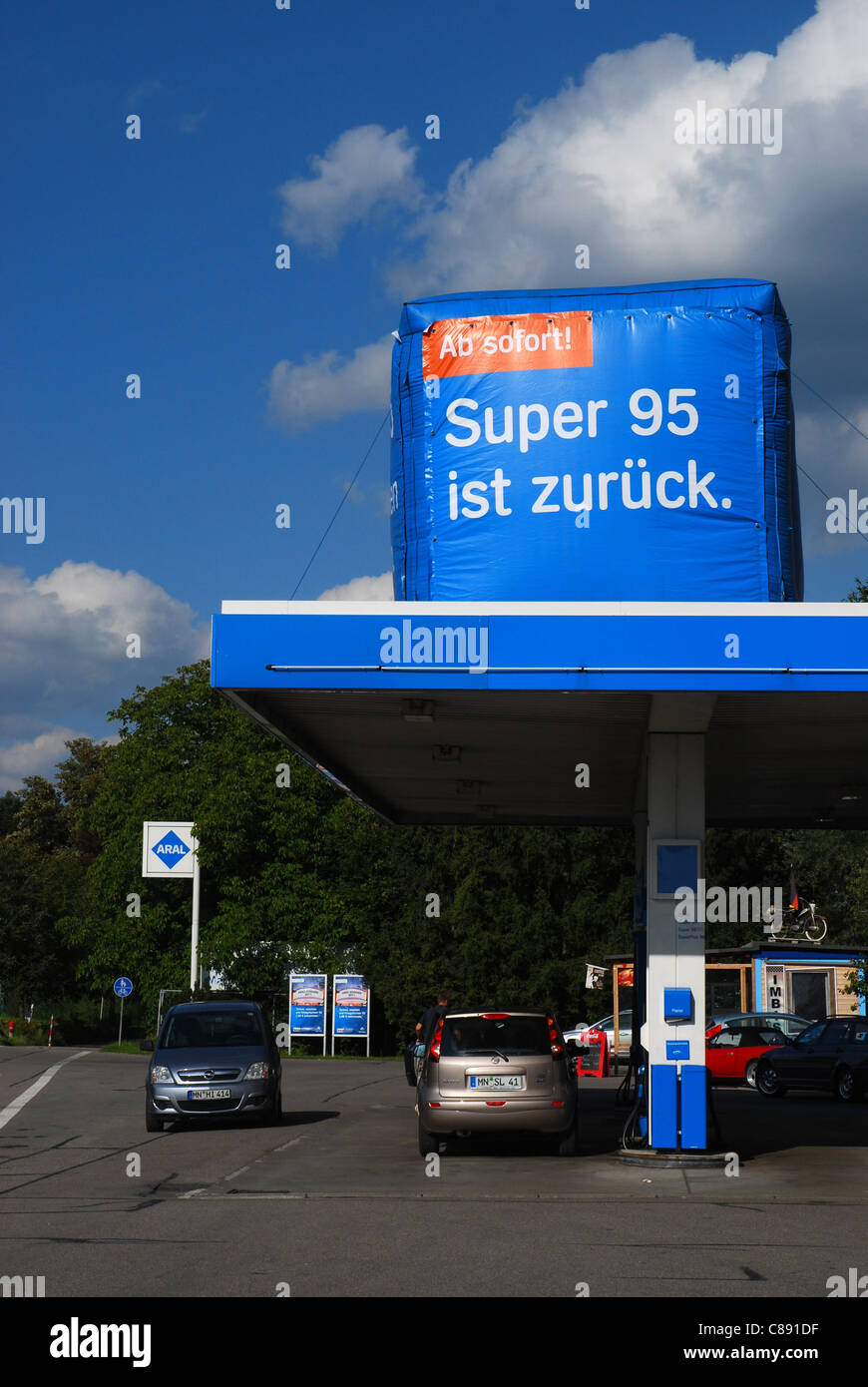 Aral Tankstelle Stockfotos und -bilder Kaufen - Seite 2 - Alamy