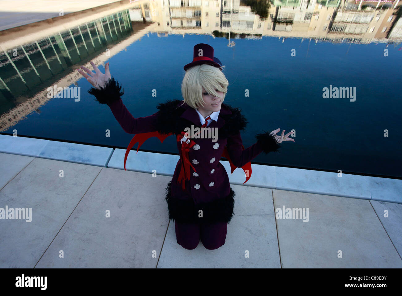 Junge israelische Cosplayer, geboren in der Ukraine in Cosplay-Outfit ...