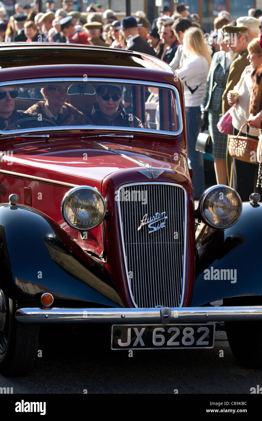 Red Austin 7 ; Fahrzeuge & kostümierte Soldaten und Re-Darsteller beim ...