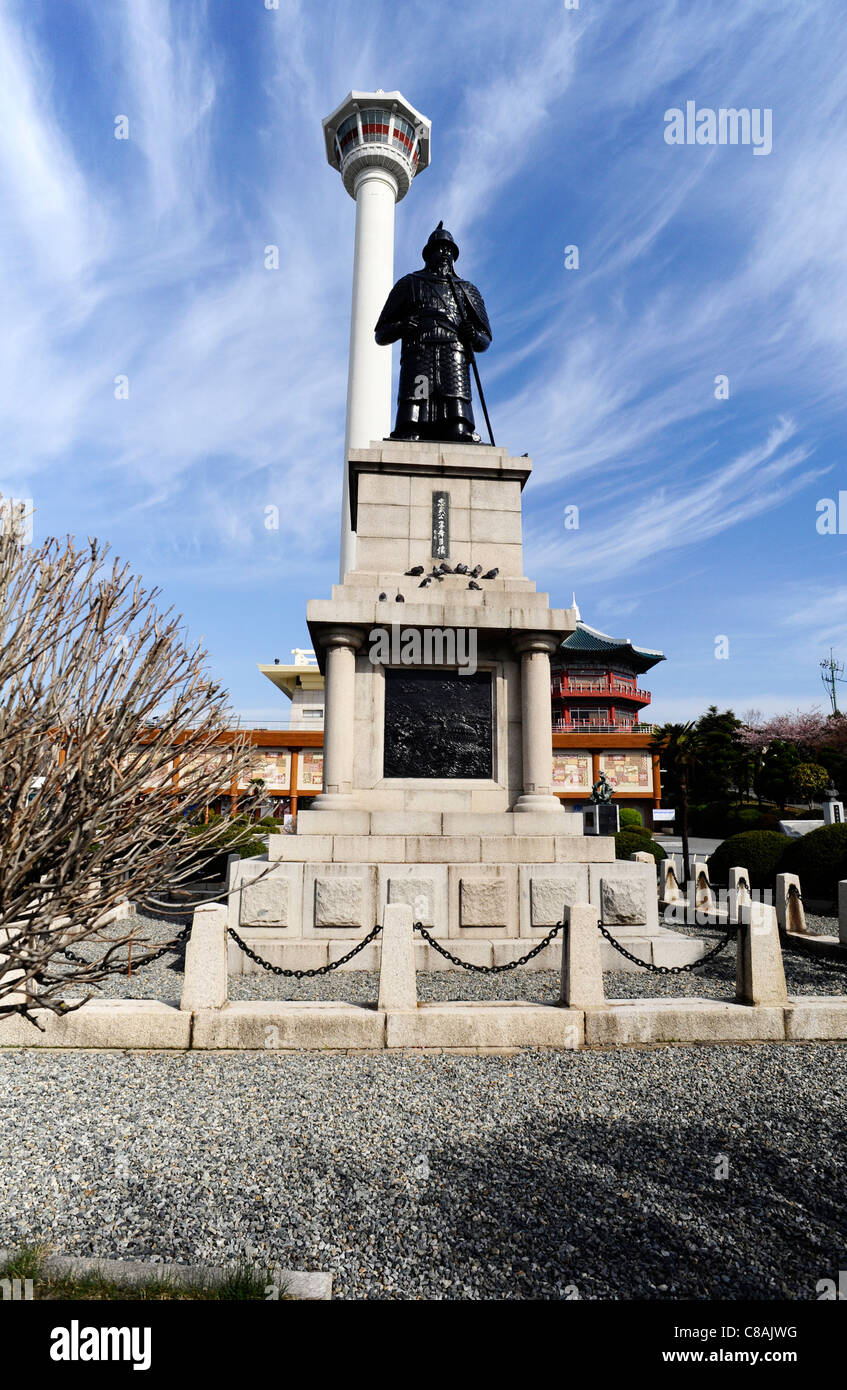 Statue von admiral yi -Fotos und -Bildmaterial in hoher Auflösung – Alamy