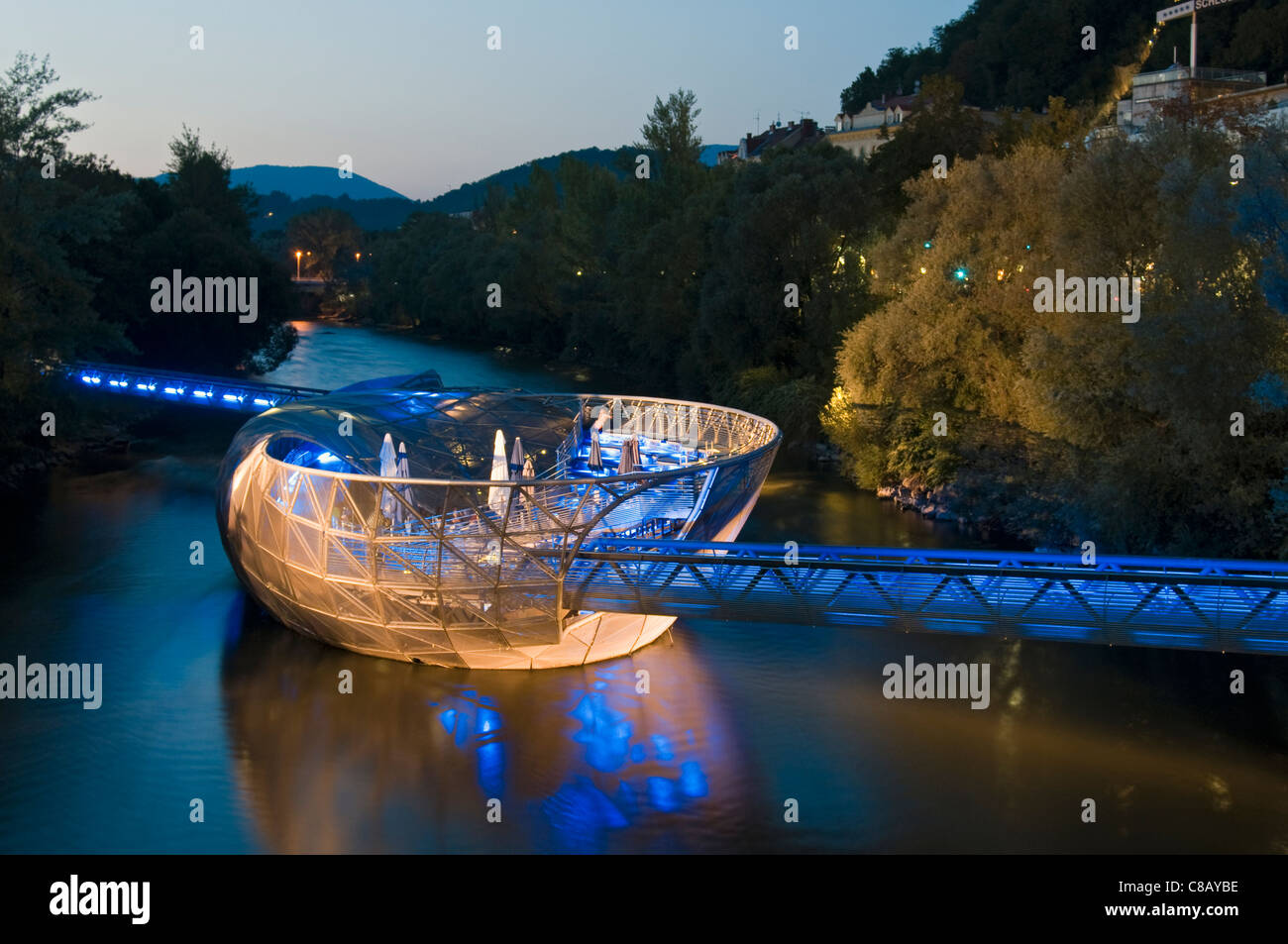 Futuristische Murinsel - künstlichen Insel im Fluss Mur - entworfen von ...