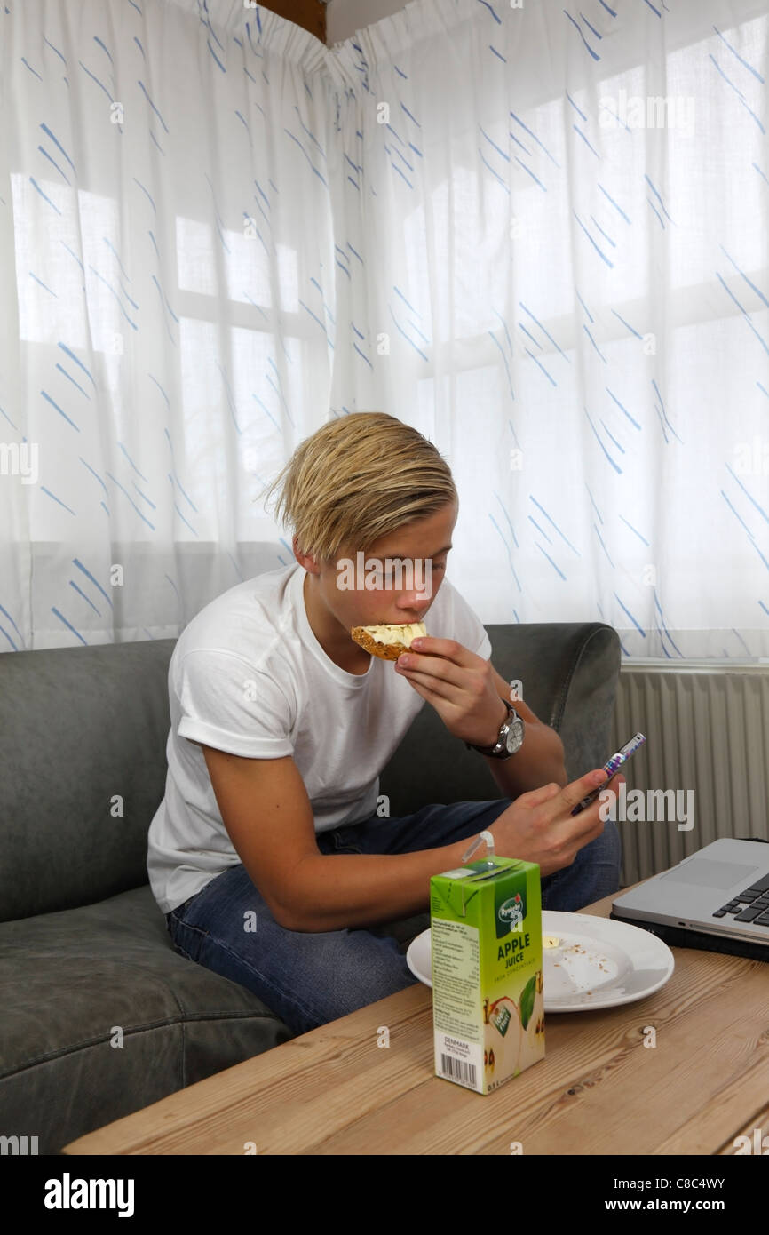 Teenager teenager teenager teenager student studenten imbiss -Fotos und ...