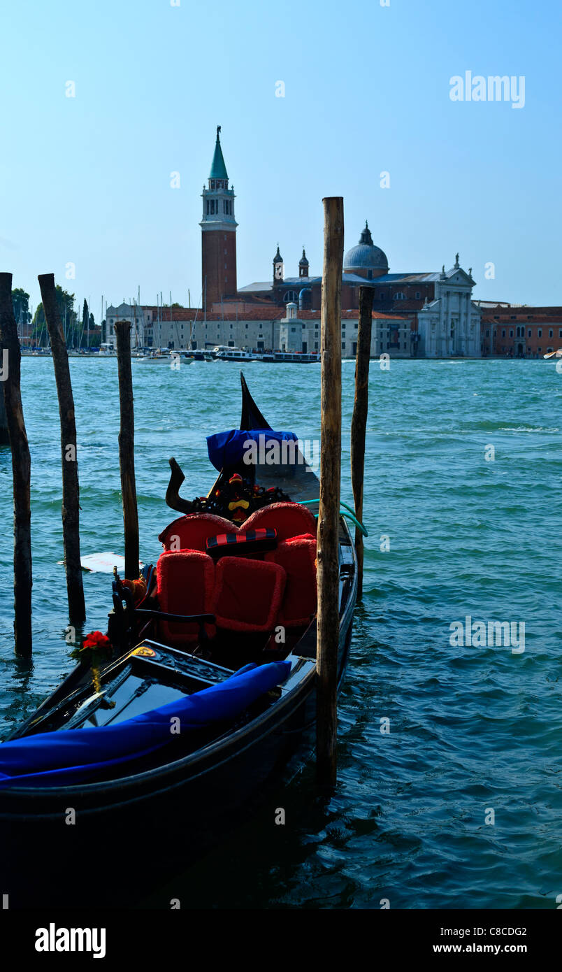 Gondeln festgemacht -Fotos und -Bildmaterial in hoher Auflösung – Alamy