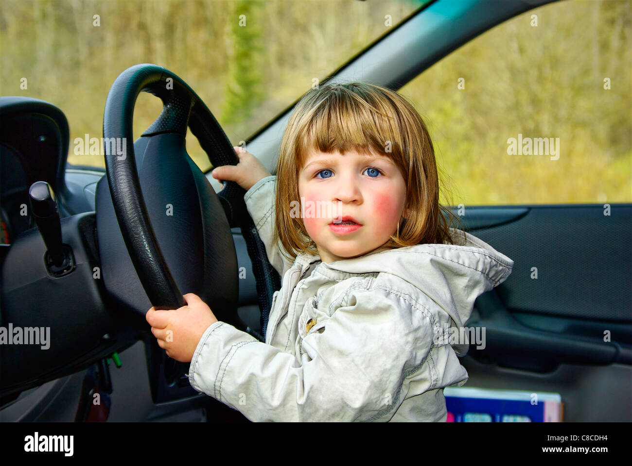 Ein kind im auto Stockfotos und -bilder Kaufen - Alamy