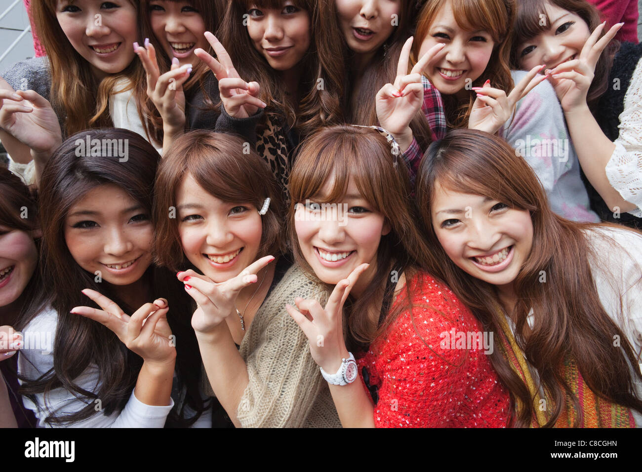 Japan, Tokio, Harajuku, Gruppe von Japanerinnen Stockfotografie - Alamy
