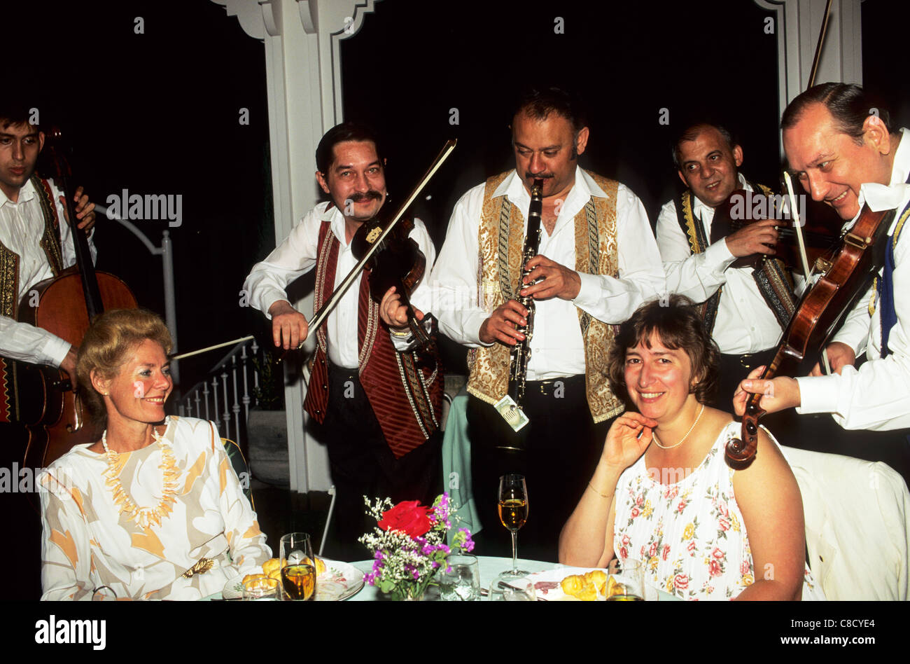 Gypsy with violin -Fotos und -Bildmaterial in hoher Auflösung – Alamy