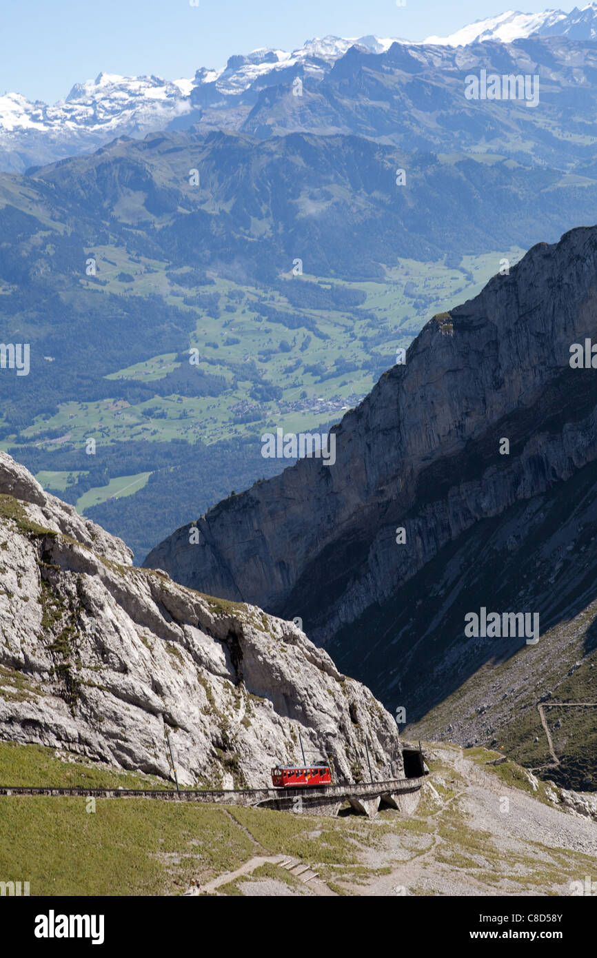 Pilatus cable car view -Fotos und -Bildmaterial in hoher Auflösung - Seite 2 - Alamy