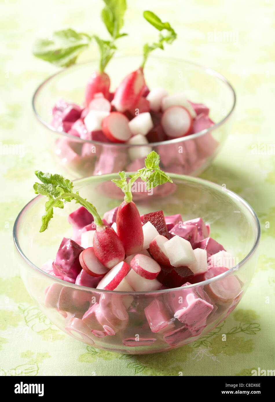 Salat mit rote beete salat -Fotos und -Bildmaterial in hoher Auflösung ...