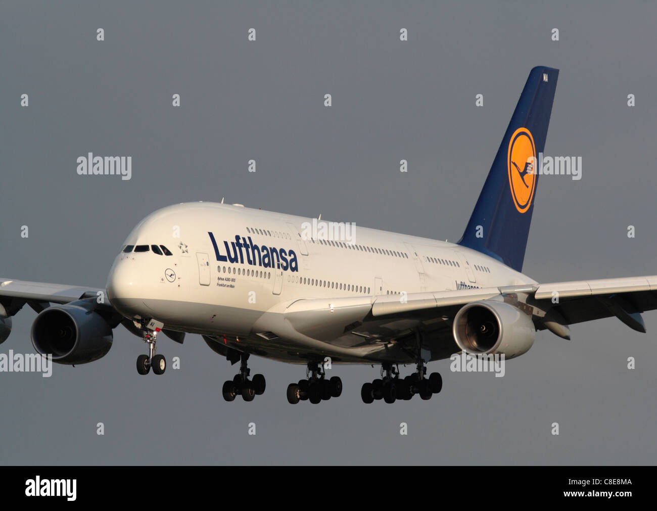 Lufthansa Airbus A380 Doppeldecker widebody Passagier Düsenflugzeug ...