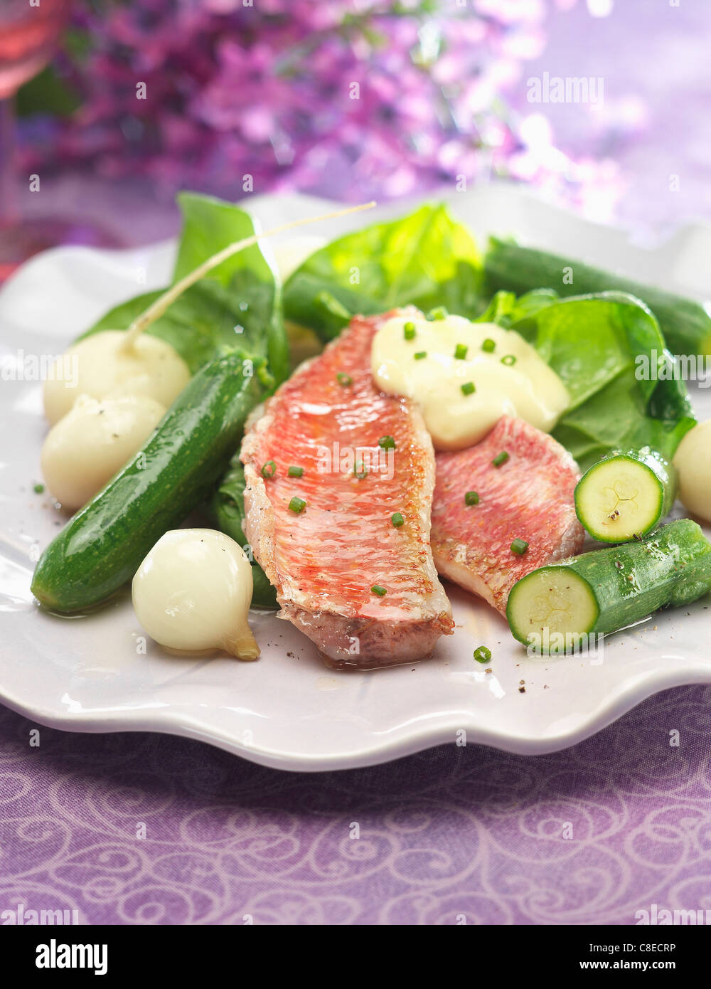 Rotbarben gericht -Fotos und -Bildmaterial in hoher Auflösung – Alamy