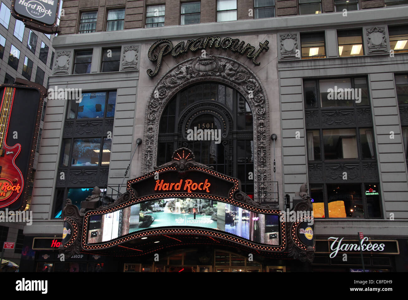 Paramount building new york -Fotos und -Bildmaterial in hoher Auflösung ...