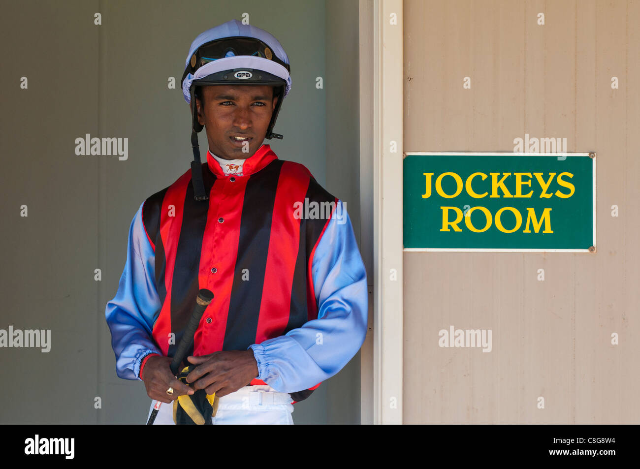 Jockey Auf Der Pferderennbahn Von Kalgoorlie Boulder In Western jockey-auf-der-pferderennbahn-von-kalgoorlie-boulder-in-western