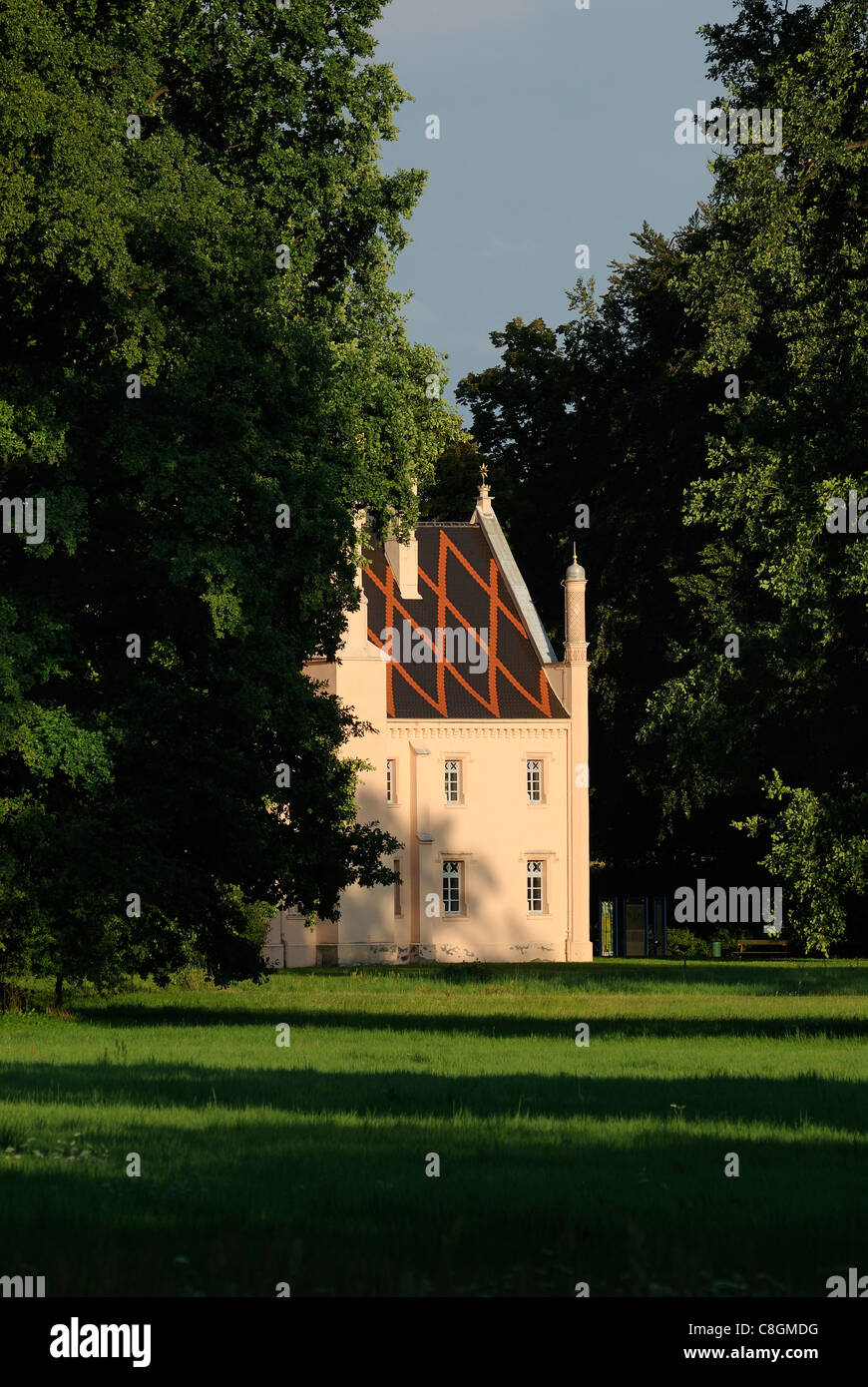 Blick auf historische Schmiede von Schloss Branitz Schloss, Fuerst ...