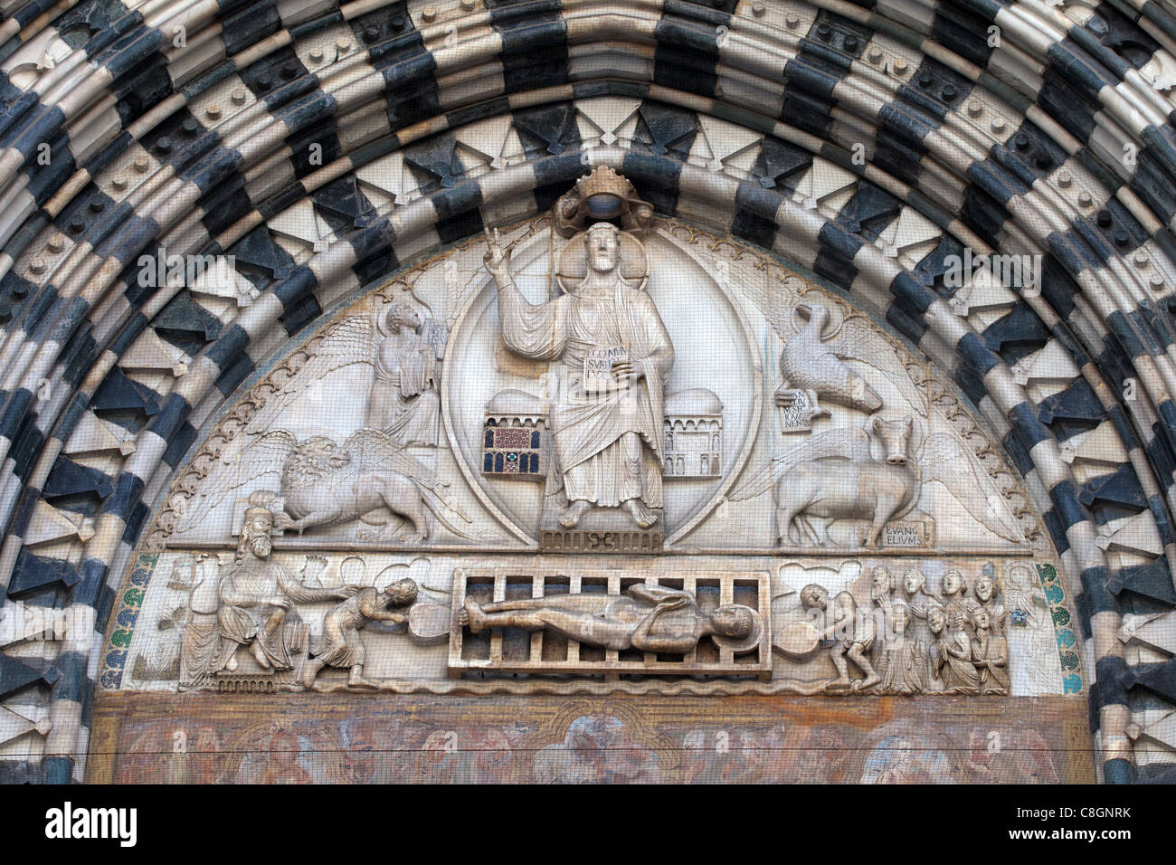 Cathedral entrance -Fotos und -Bildmaterial in hoher Auflösung – Alamy