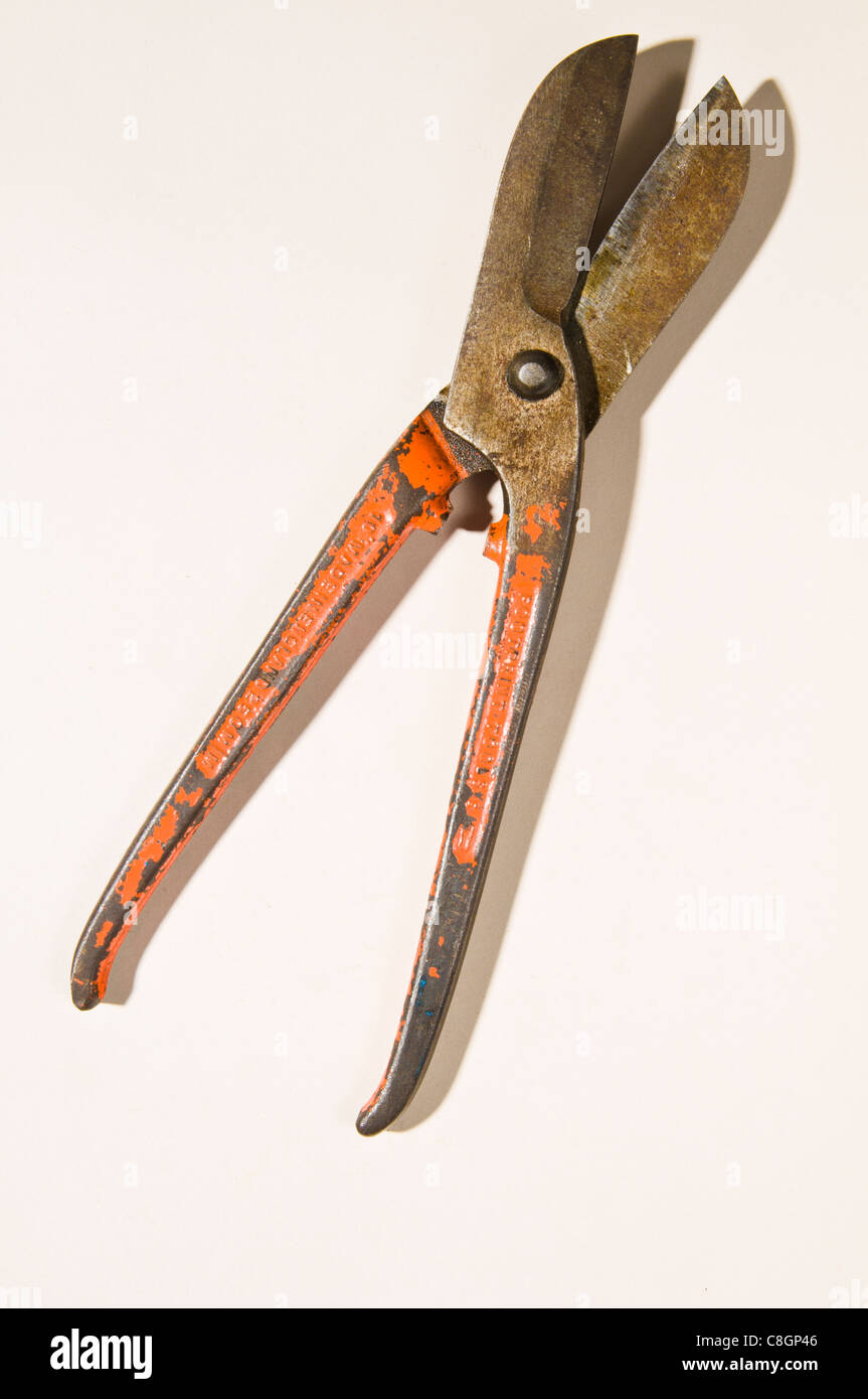 Tin snips -Fotos und -Bildmaterial in hoher Auflösung – Alamy