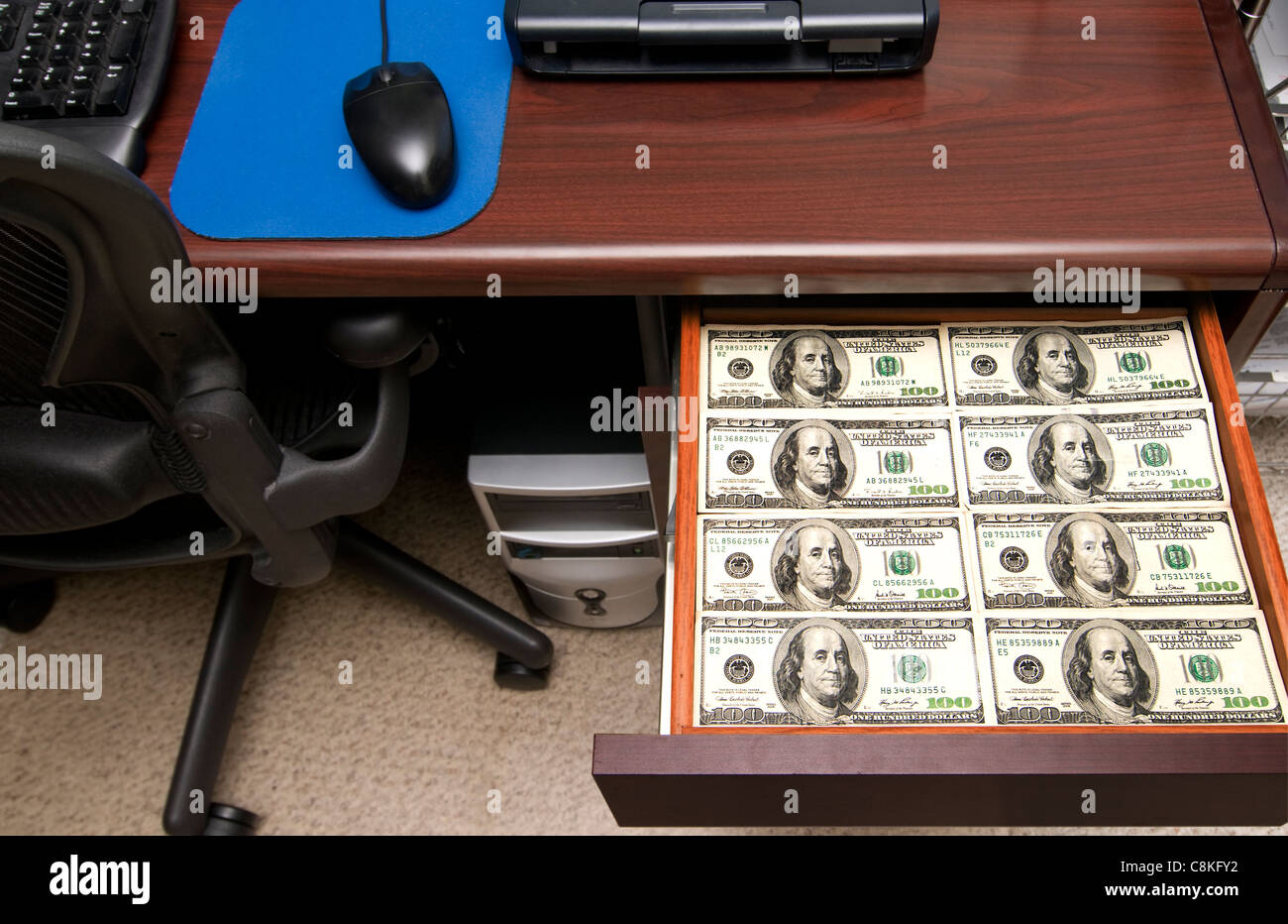 Stapel von dollarnoten -Fotos und -Bildmaterial in hoher Auflösung – Alamy