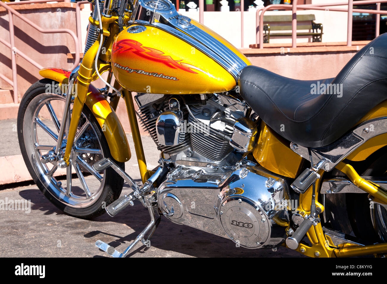Custom harley davidson motorcycles -Fotos und -Bildmaterial in hoher ...