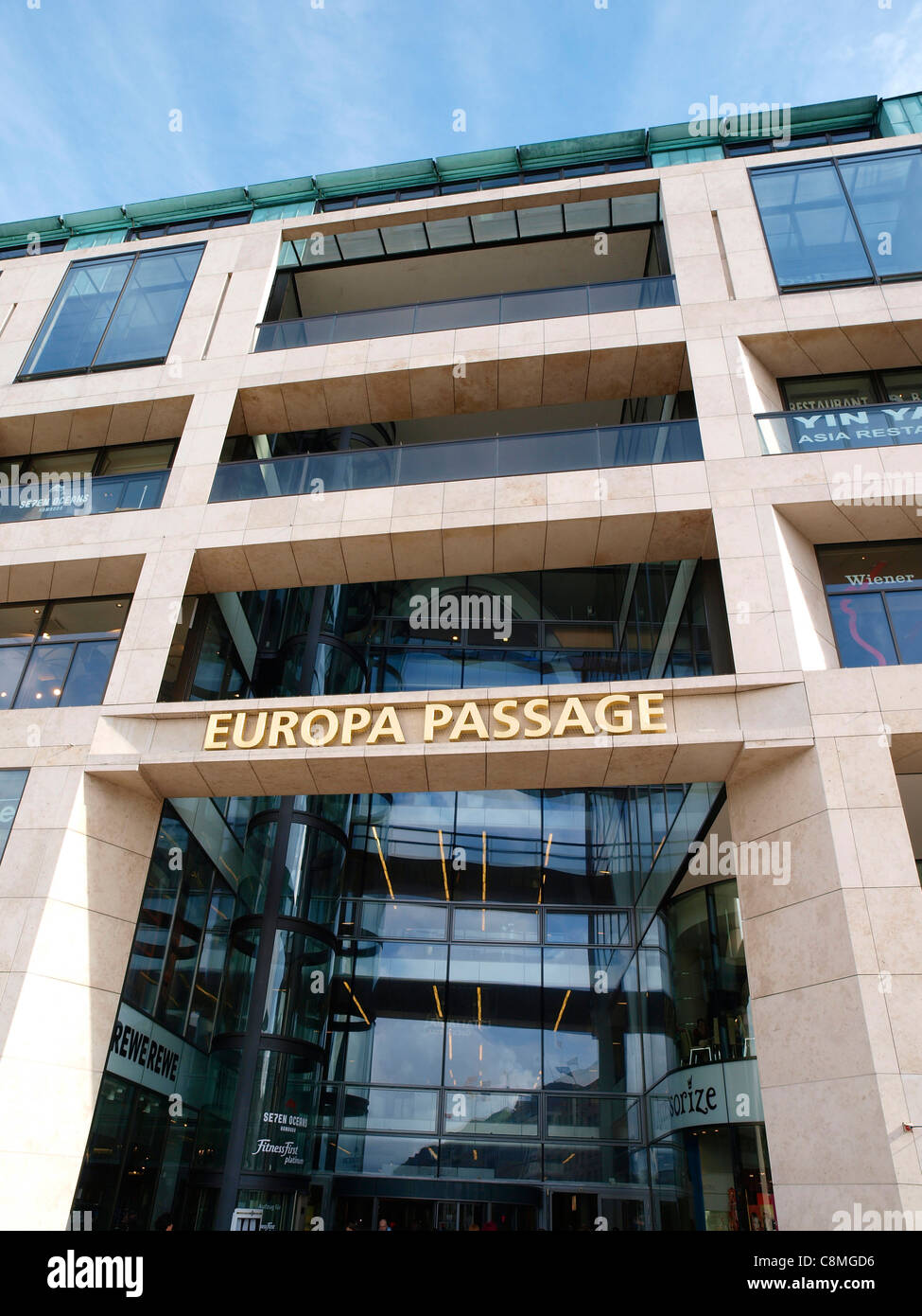 Shopping centre hamburg -Fotos und -Bildmaterial in hoher Auflösung – Alamy