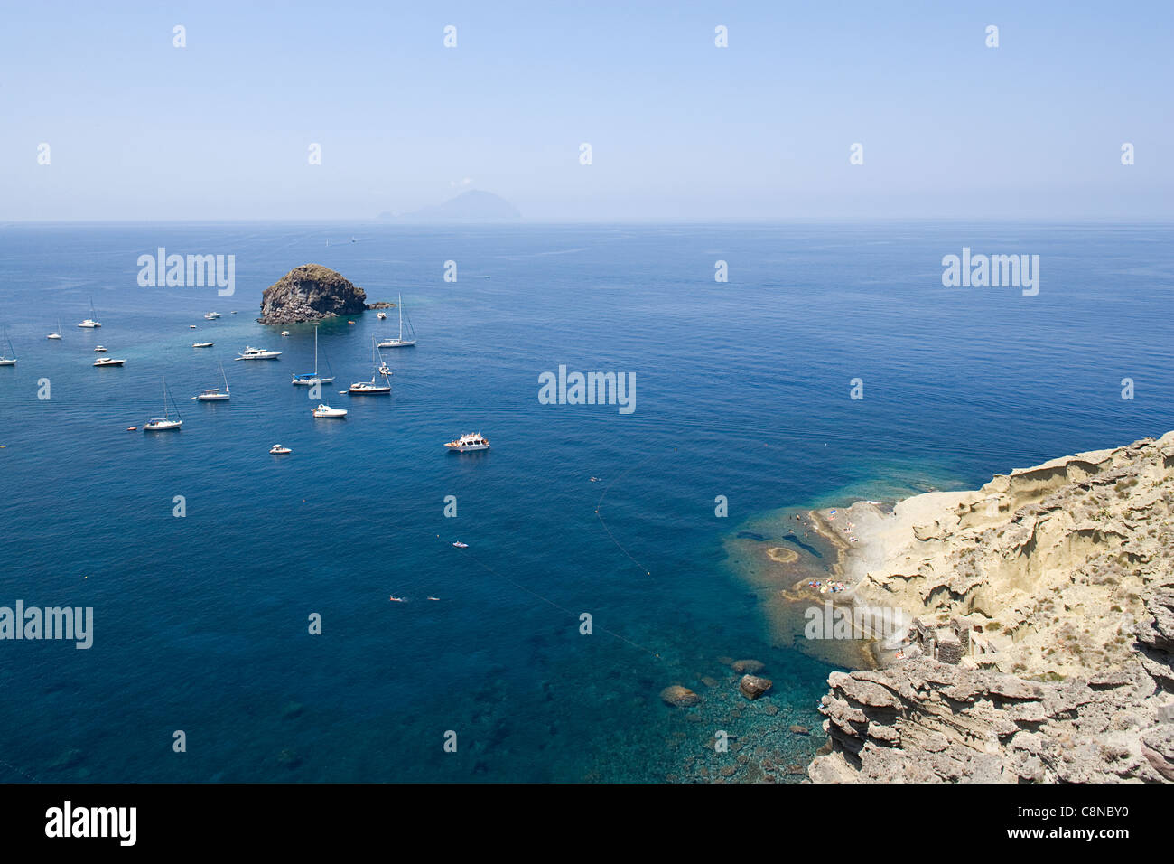Italien, die Äolischen Inseln, Salina, Pollara, felsige Küste und ...