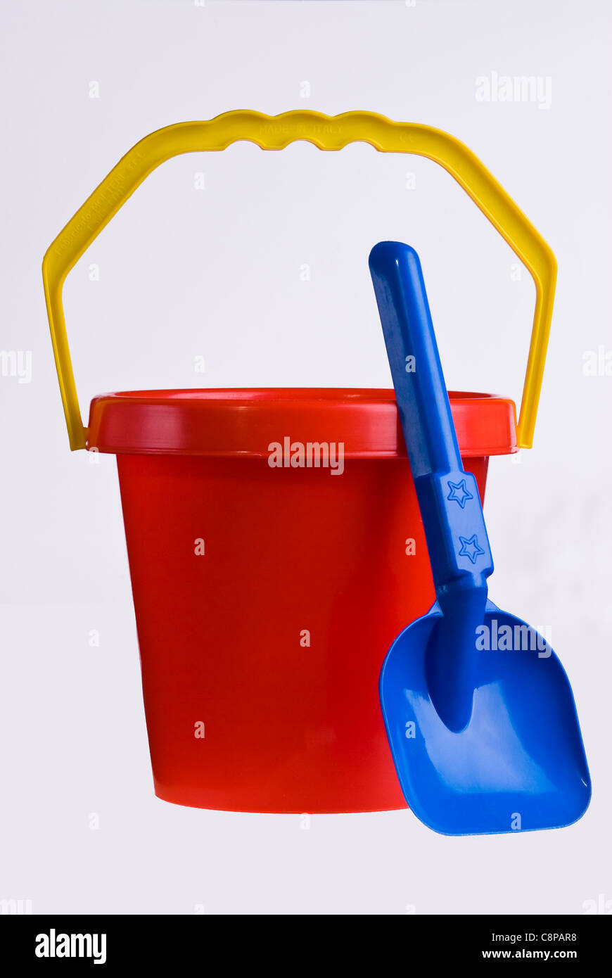 Roter plastikspaten -Fotos und -Bildmaterial in hoher Auflösung – Alamy
