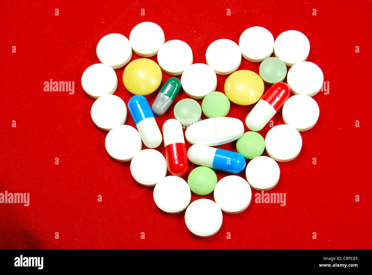 Drogen Schmerzmittel Tabletten Kapseln Stockfotos und -bilder Kaufen ...