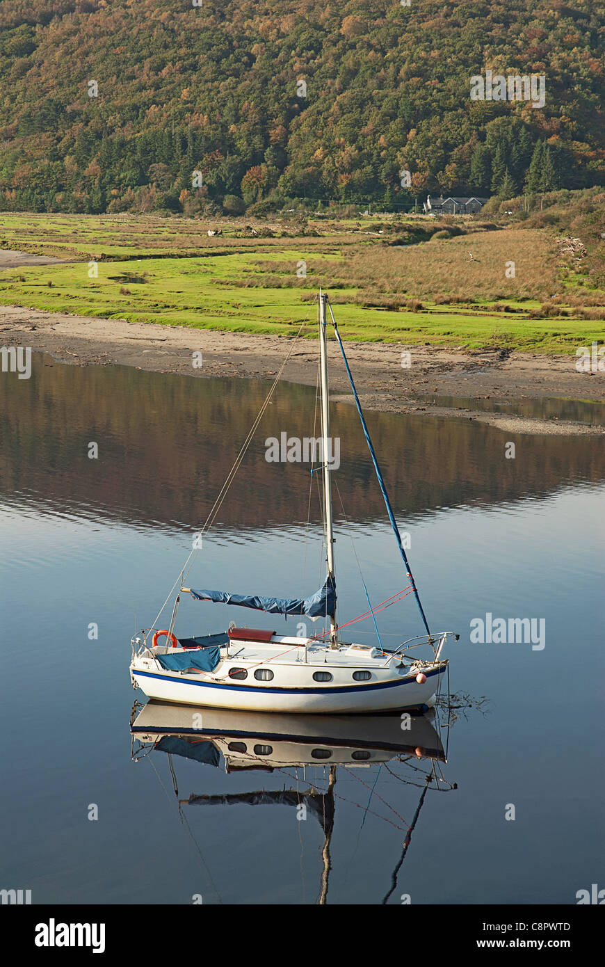 Sehr kleines segelboot -Fotos und -Bildmaterial in hoher Auflösung – Alamy