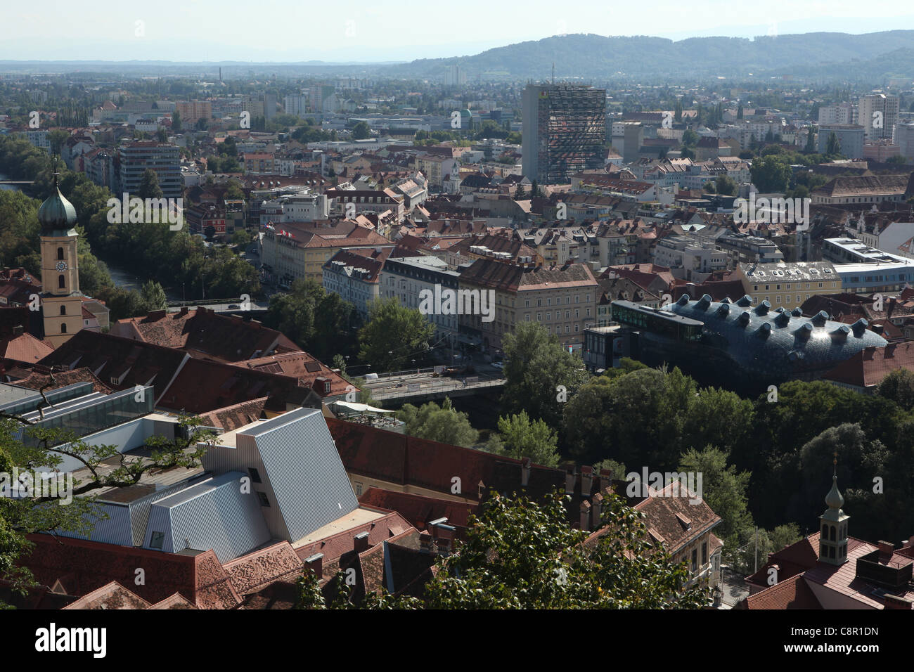 Luftbild der Altstadt von Graz aus dem Grazer Schlossberg in Graz ...