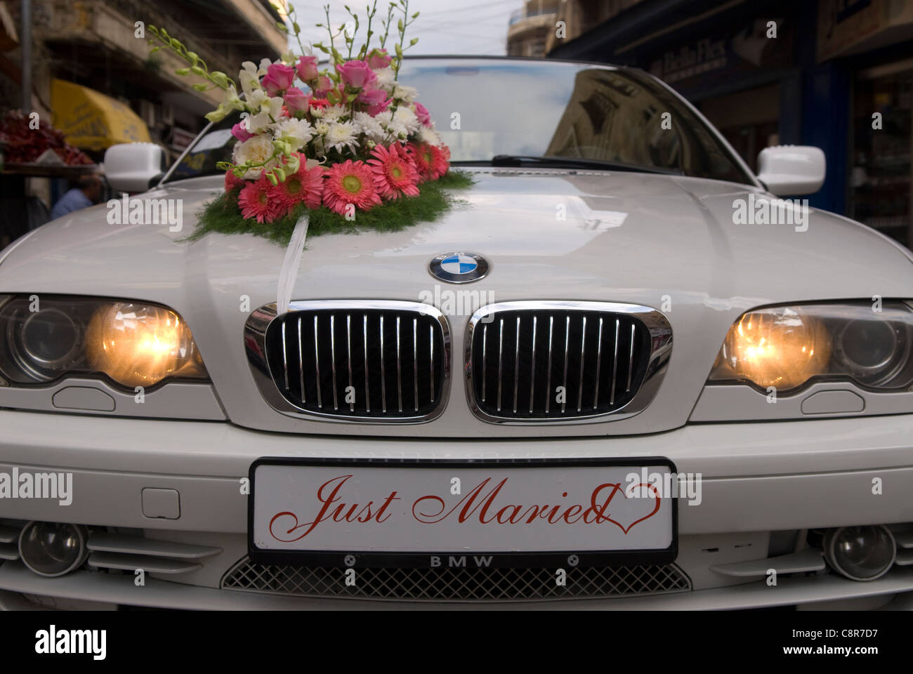 Just married and car -Fotos und -Bildmaterial in hoher Auflösung – Alamy