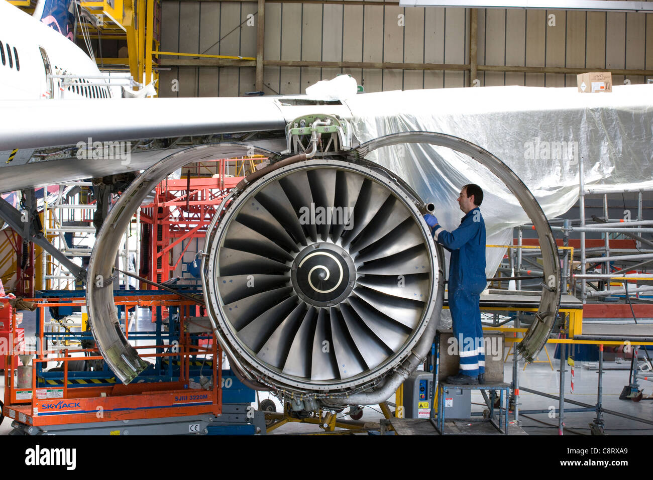 Boeing 757 fan jet engine maintenance -Fotos und -Bildmaterial in hoher ...