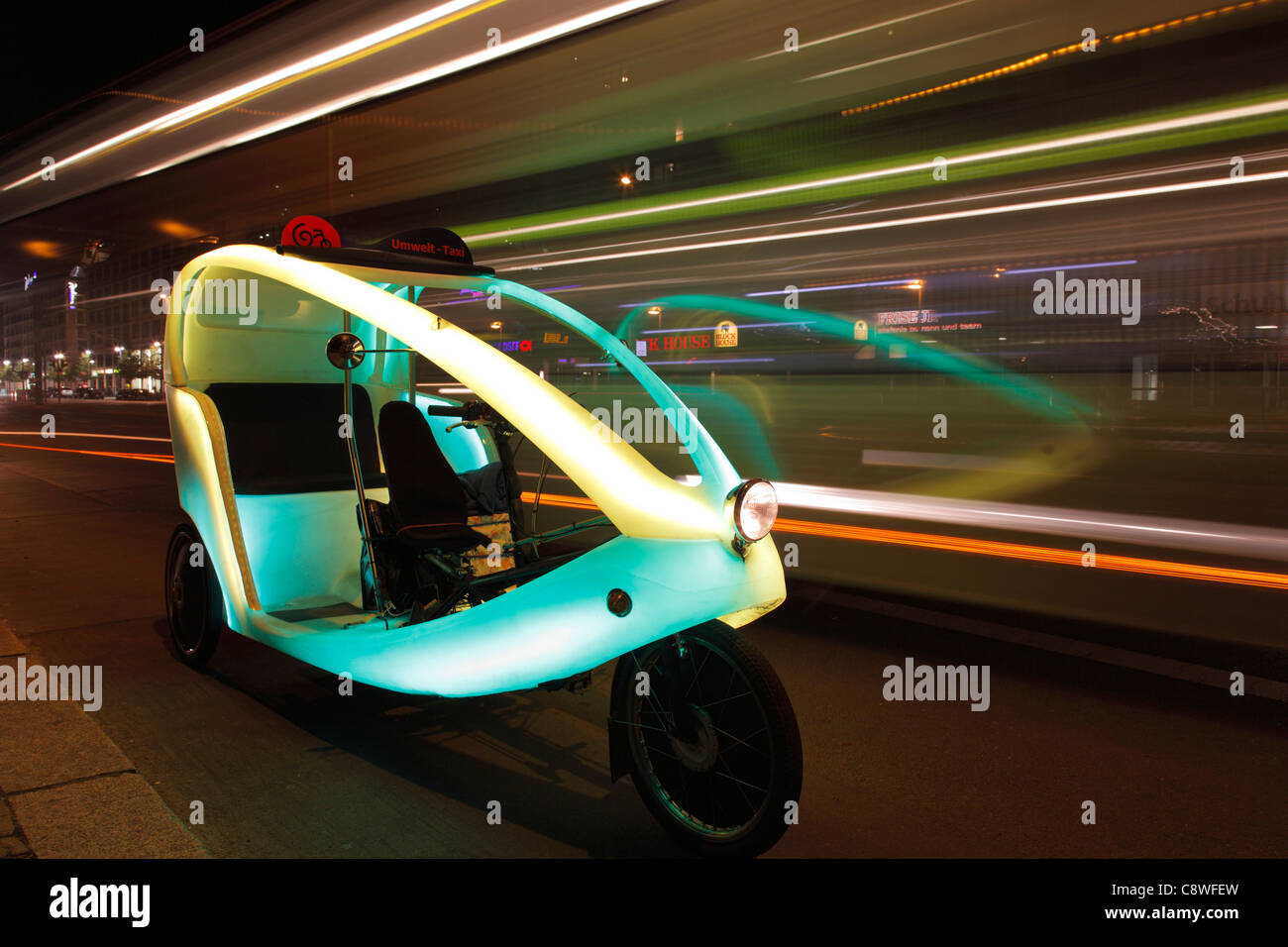 Velo taxis -Fotos und -Bildmaterial in hoher Auflösung – Alamy