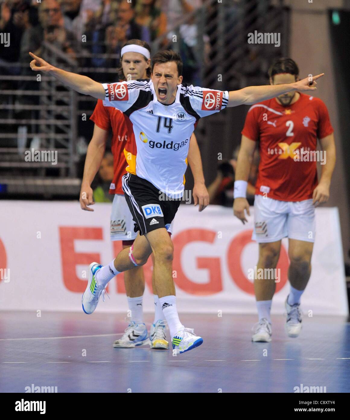 Patrick groetzki supercup 2011 -Fotos und -Bildmaterial in hoher ...