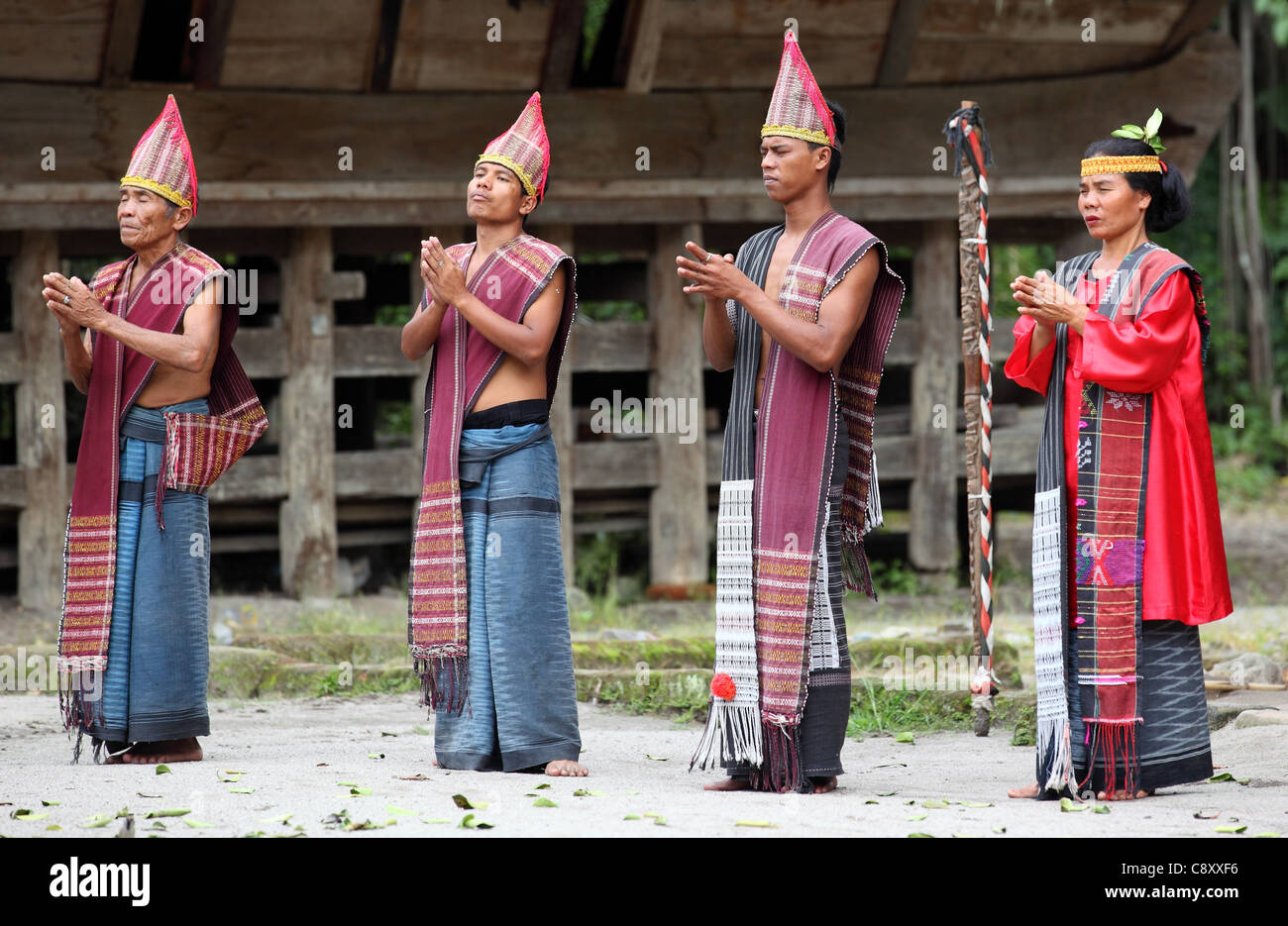 Traditionelle indonesische tracht -Fotos und -Bildmaterial in hoher ...