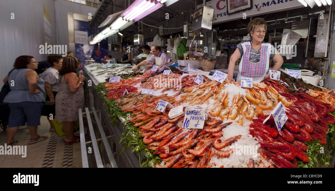 Frischer Fisch in zentralen Markthalle Mercado Central, Valencia ...