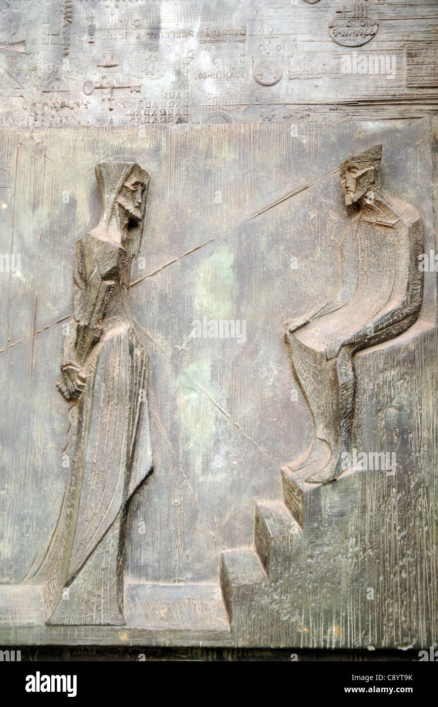 Christus vor Herodes. Detail an Tür des Basílica y Templo Expiatorio De La Sagrada Familia ...