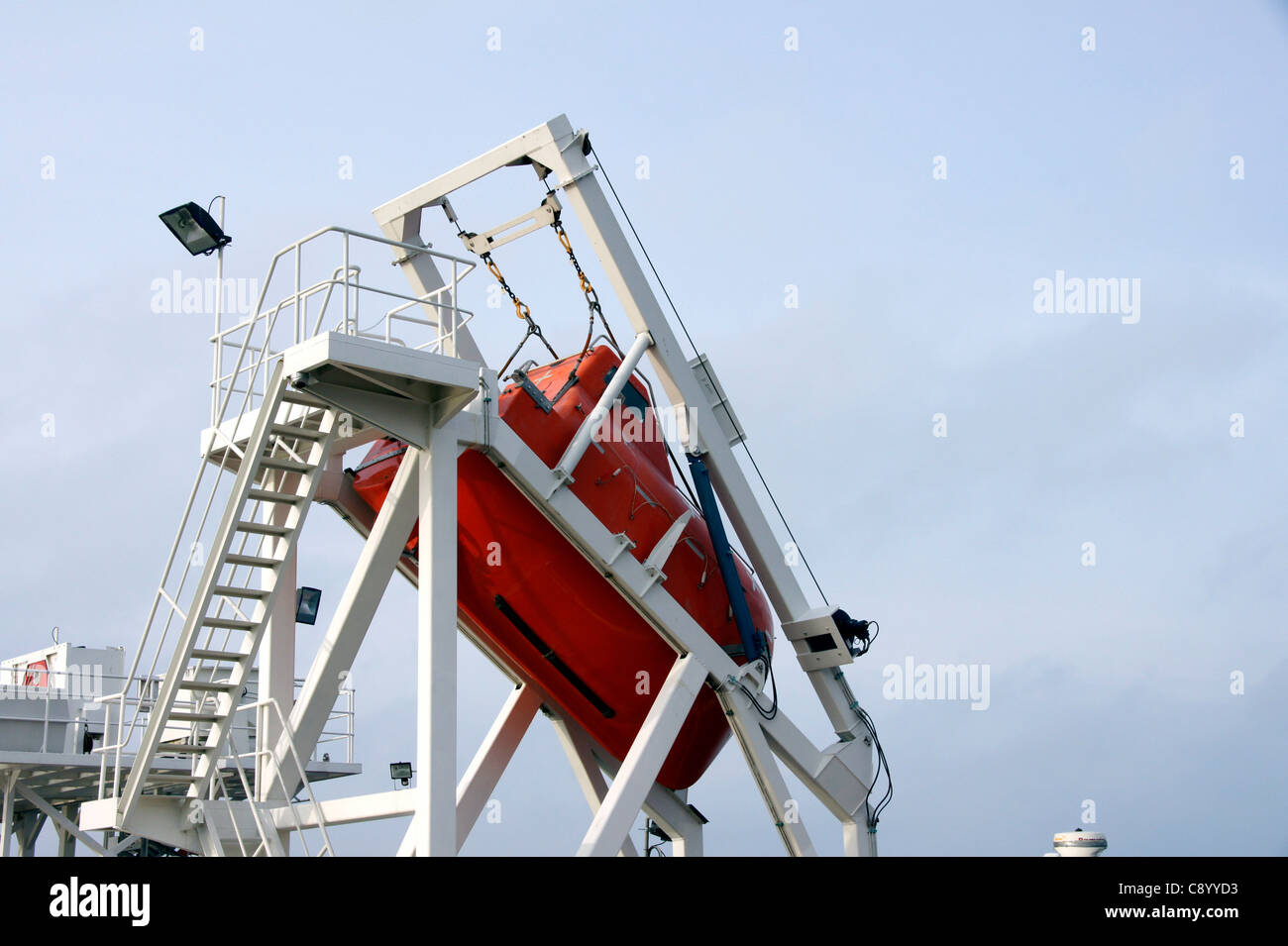 Emergency boat capsule -Fotos und -Bildmaterial in hoher Auflösung – Alamy